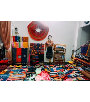 Shop bán đồ thổ cẩm do dân tộc Việt Nam làm tại TPHCM